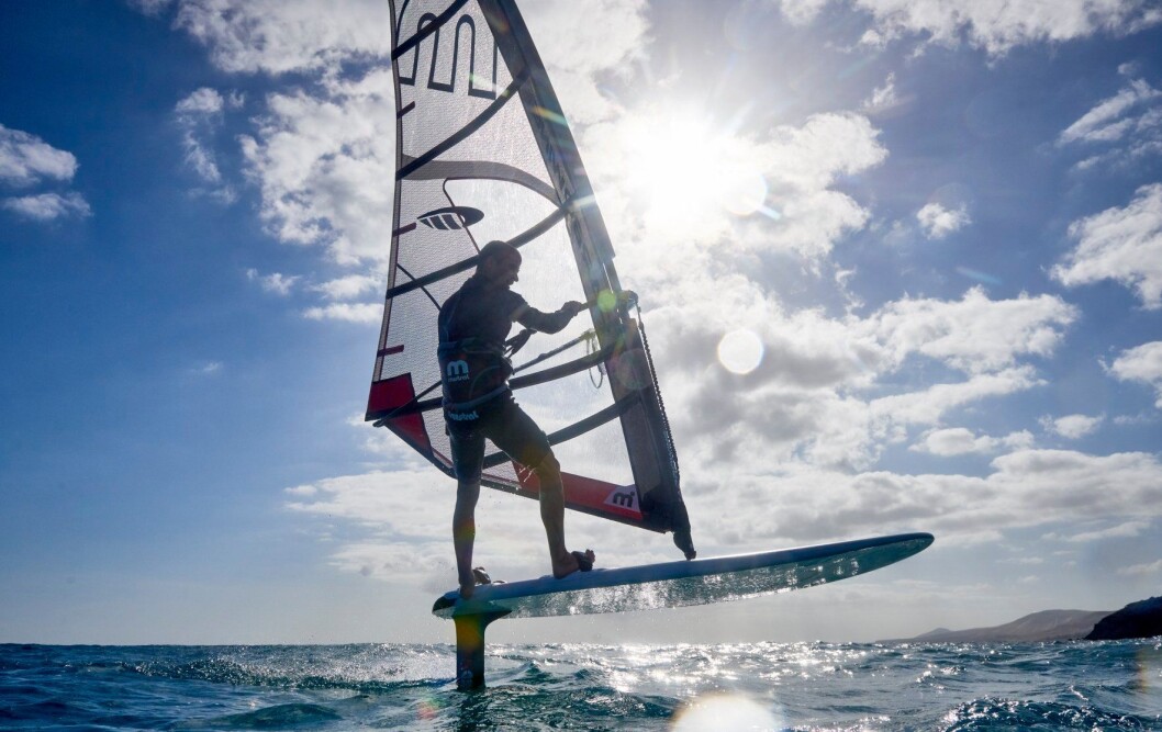 Vingmast for seilbrett
